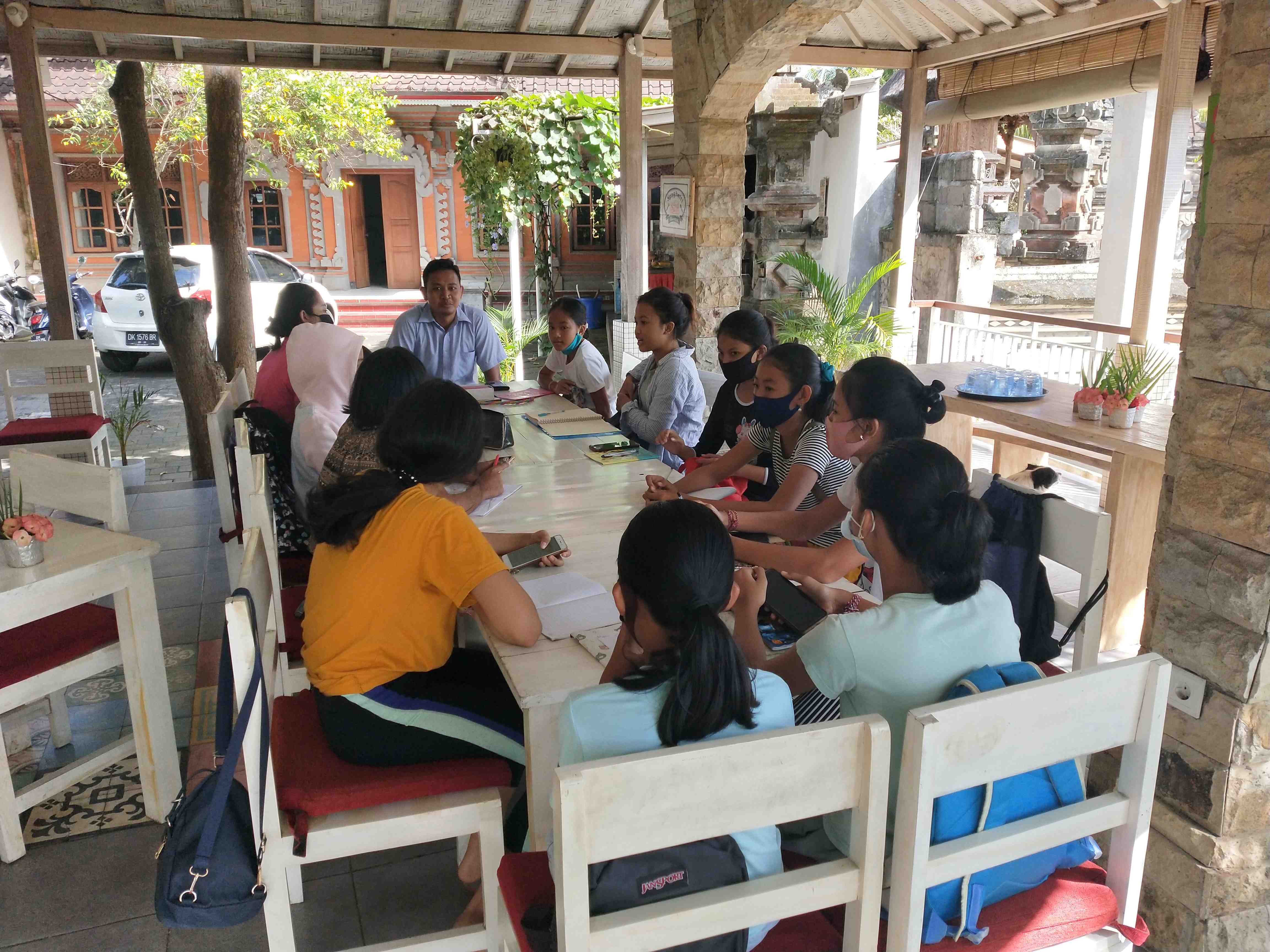 English Class - Mitra Satata Foundation